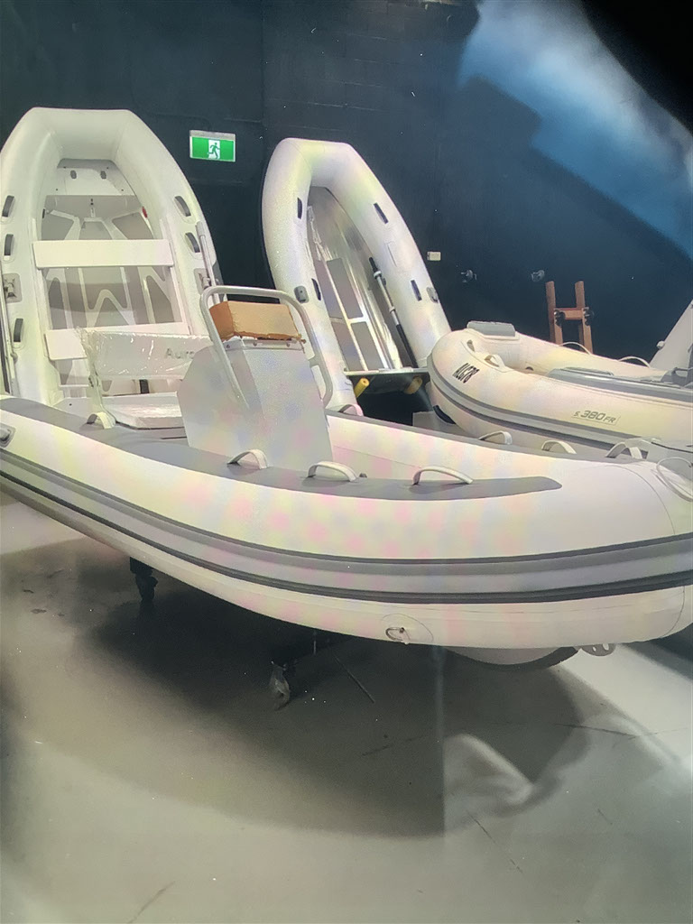 2022 Aura REEF RIDER DLX 360 CSM - Boating Marine Classifieds